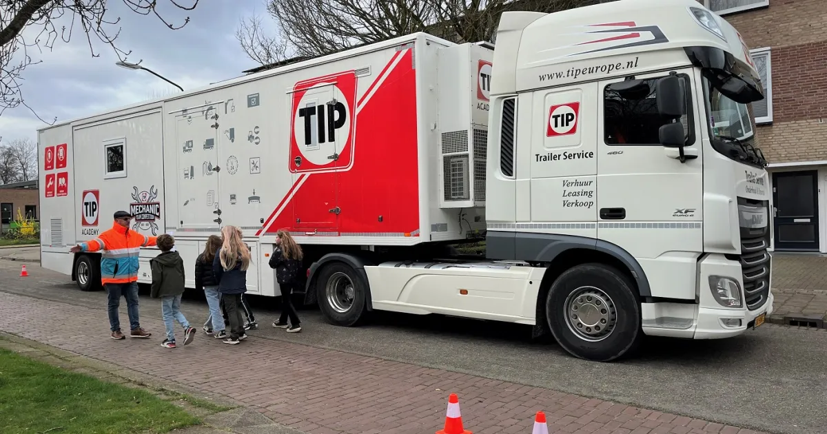 TIP ondersteunt Veilig op Weg met het geven van dode hoek lessen | TIP ...