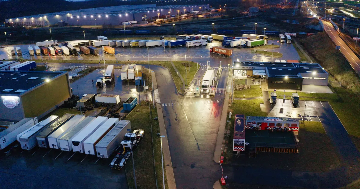 Transport plus sûr : notre réseau de parkings sécurisés pour camions ...
